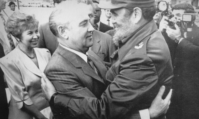 Gorbachev e Fidel Castro em Havana: há 30 anos, o encontro de dois ...