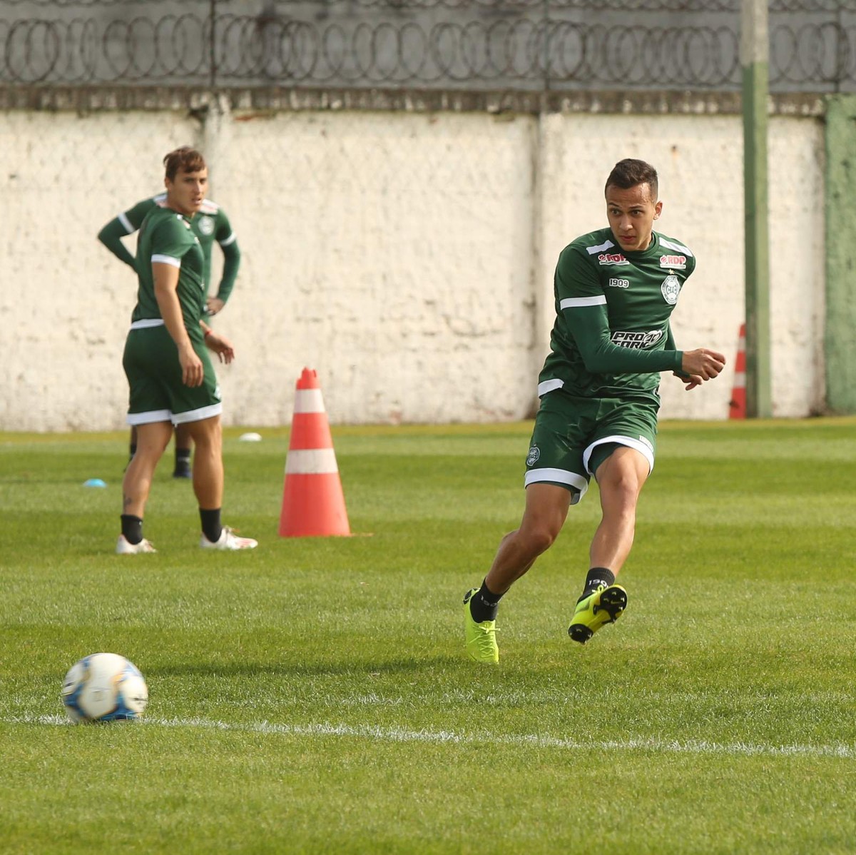 Em ascensão, Juan Alano quer "voltar ainda melhor" ao Coritiba após a ...