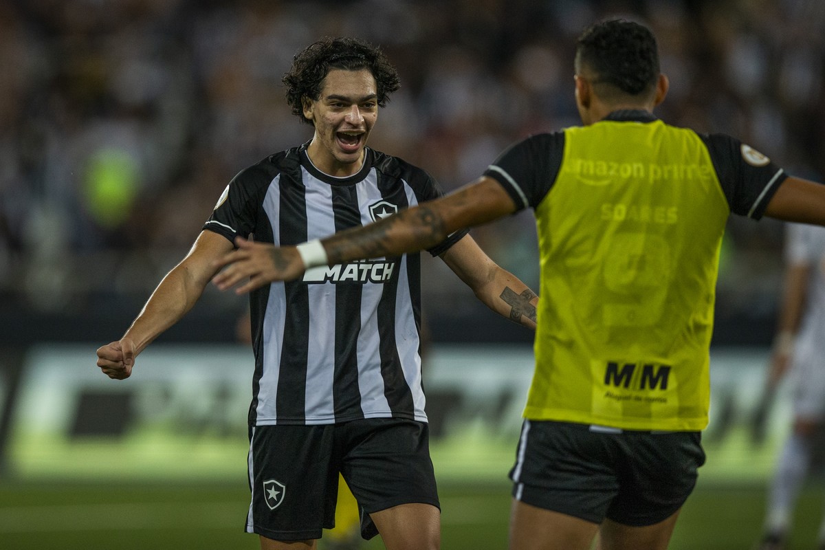 Análise: Vitória com autoridade sobre o Galo dá ao líder Botafogo uma ...