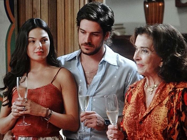 Enfim, paz? Sandra e Vitória participam de almoço de Natal dos Fraga ...