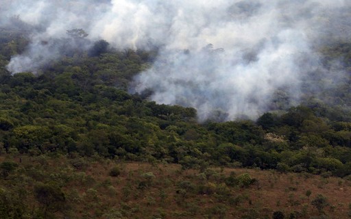 Fogo no Pantanal atinge áreas de proteção ambiental na Bolívia - Época ...