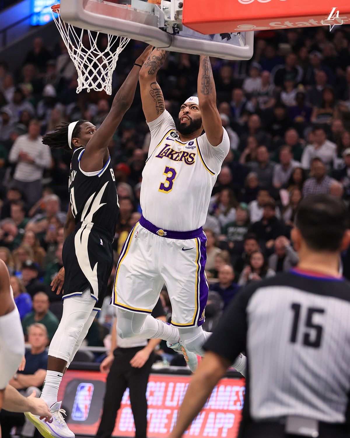 Comandados por Anthony Davis, Lakers vencem Bucks por 133 a 129 ...