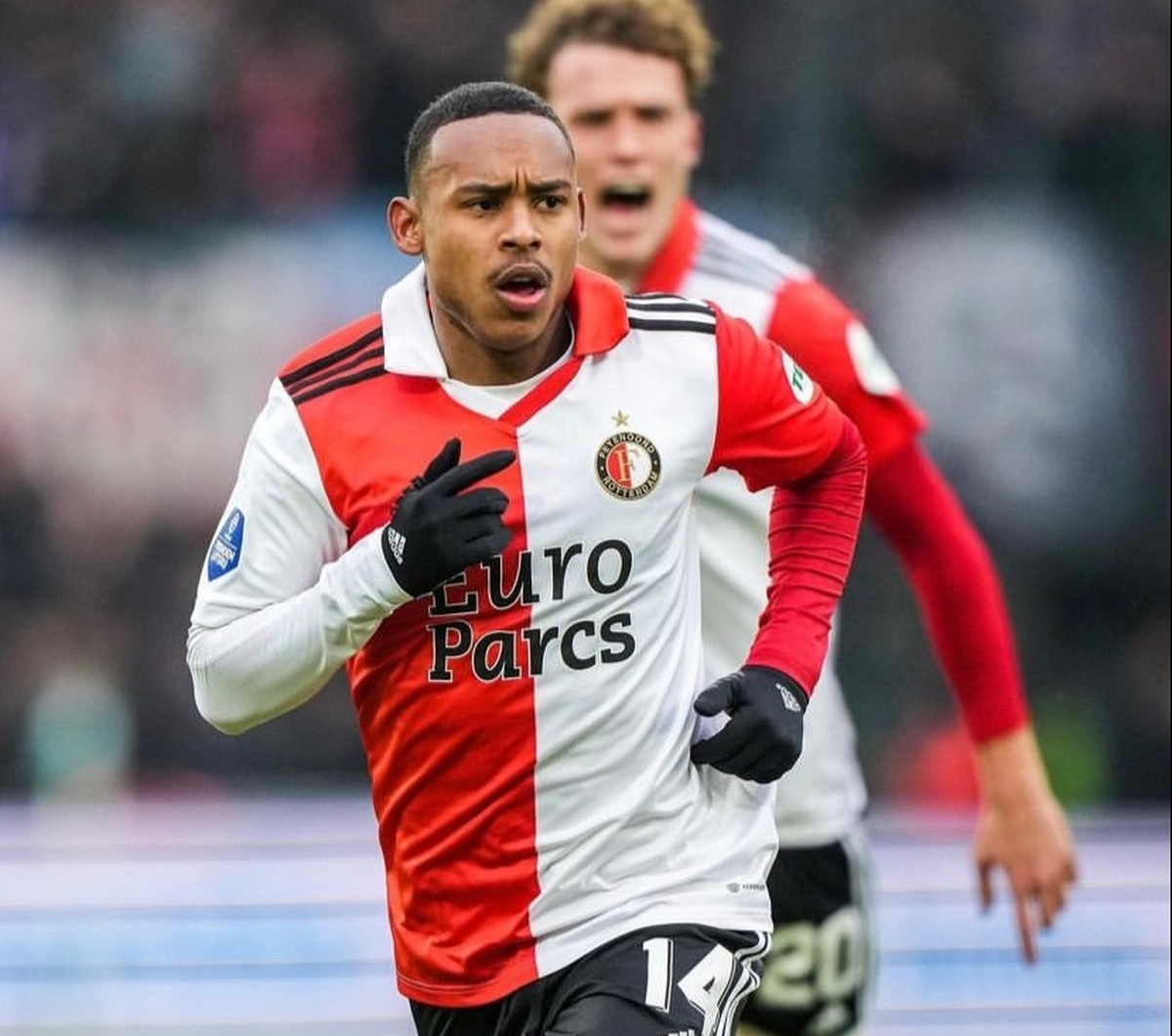 Igor Paixão marca golaço de fora da área, mas Feyenoord cede empate em ...