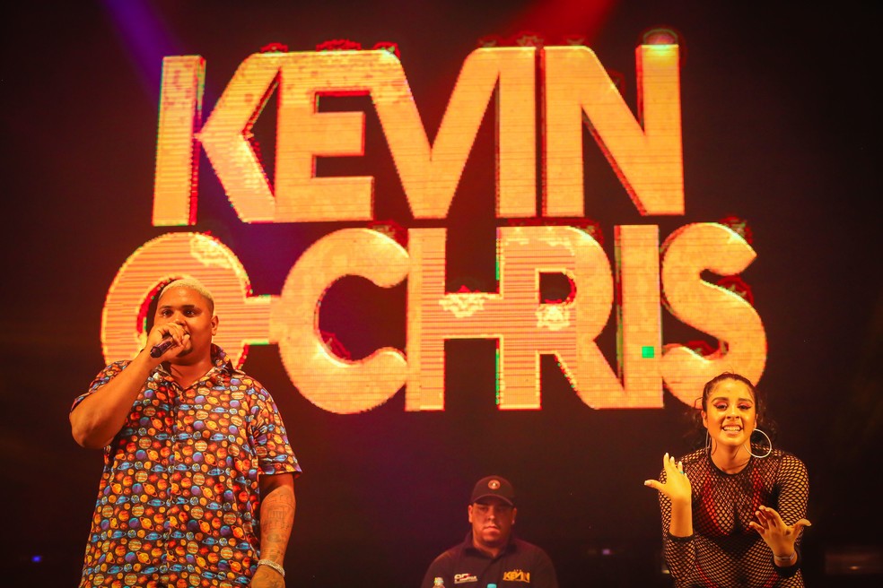 Funkeiro Kevin O Chris leva multidão para palco do Planeta Atlântida ...