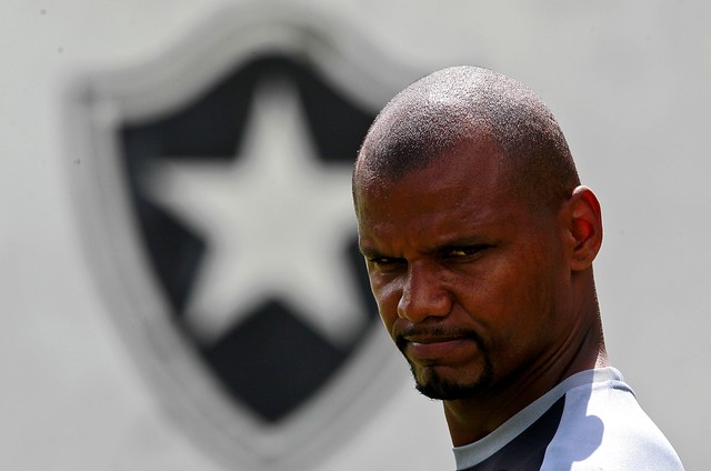 Presidente do Botafogo diz que vai contratar goleiro para lugar de ...