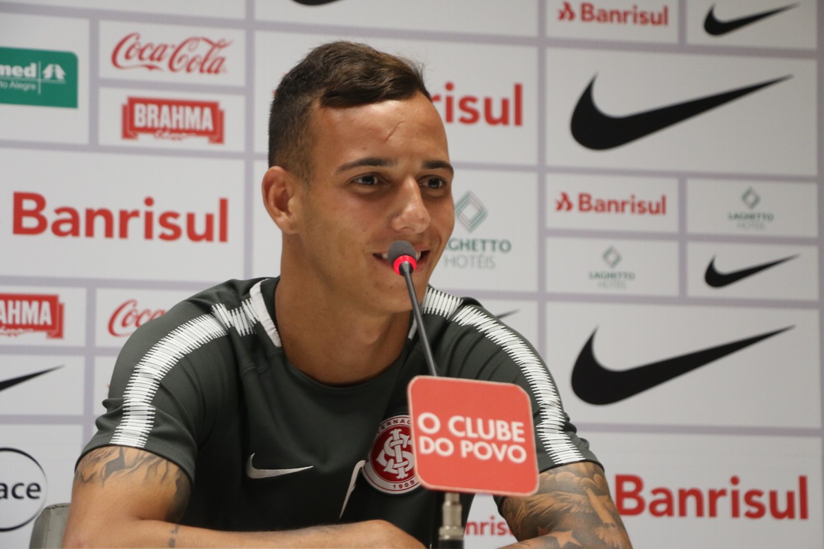 Iago supera timidez e aprova sequência na lateral do Inter: "Aproveitei ...