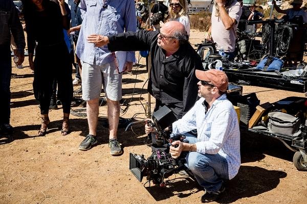 Danny DeVito grava participação no clipe da One Direction - Quem | Popquem