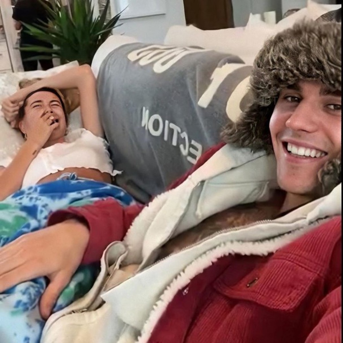 Justin Bieber surge se divertindo com Hailey e se derrete pela esposa ...