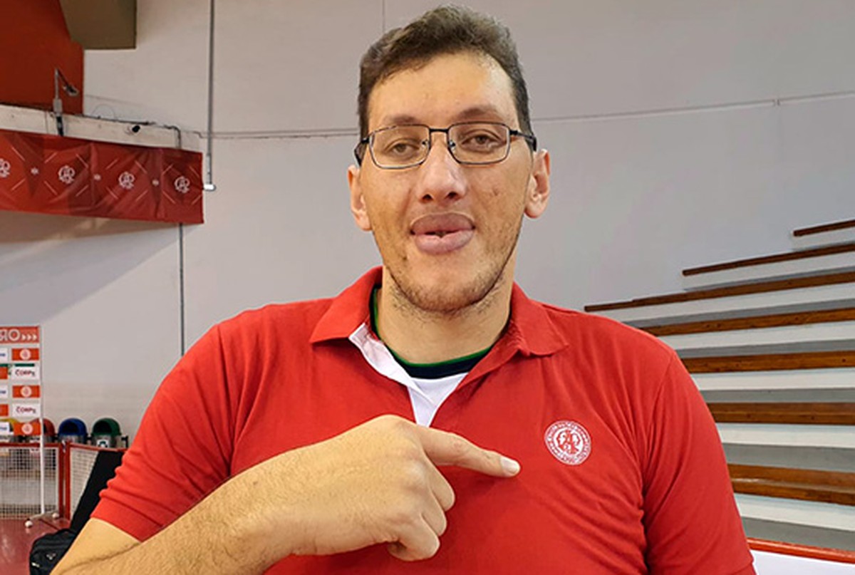 Homem mais alto do Brasil, Ninão impressiona no vôlei sentado, com ...