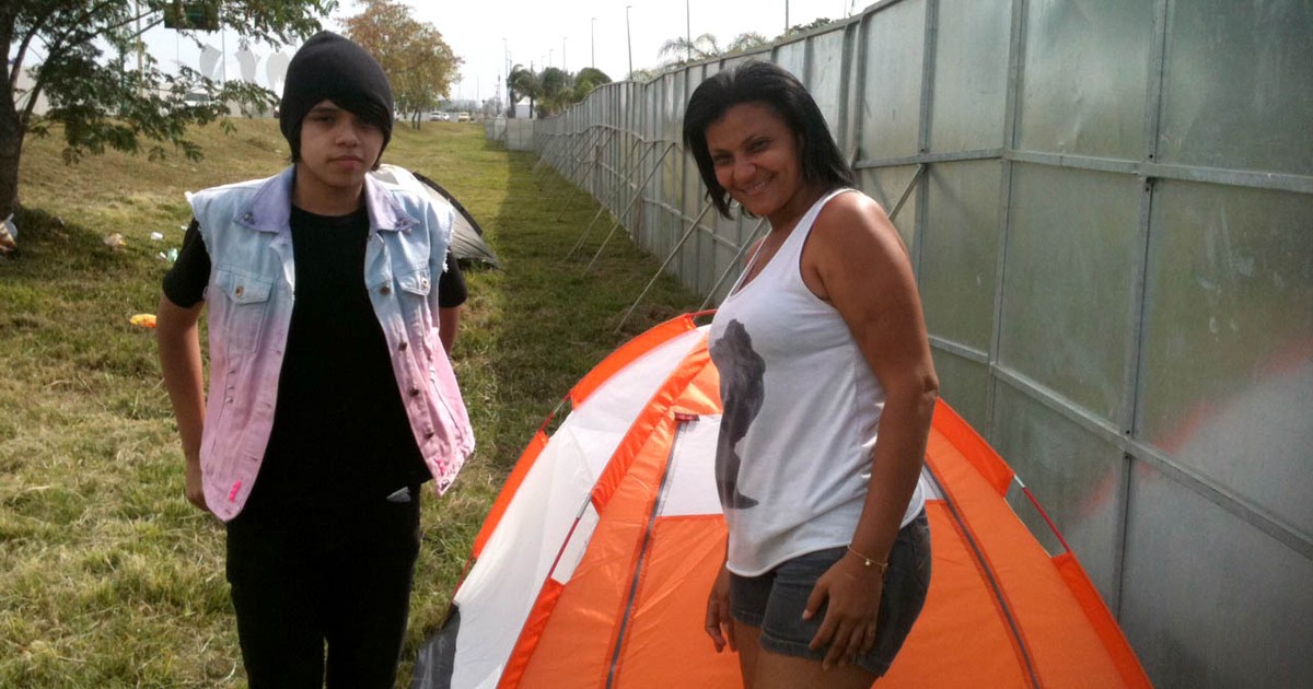 G1 - Em clima de rivalidade, fãs de Lady Gaga e Madonna acampam no Rio ...