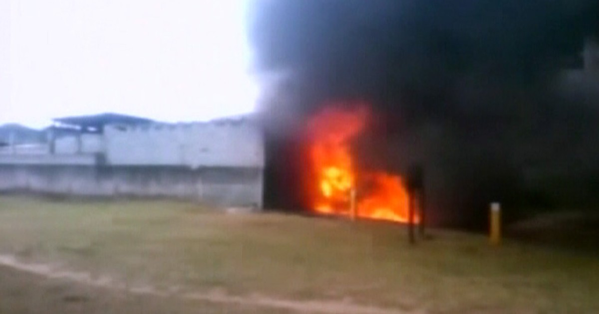 G1 - Poço explode após vazamento de combustível em Itaquaquecetuba, SP ...