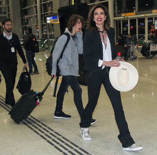 Luciana Gimenez viaja com primogênito para ver show de ex Mick Jagger ...