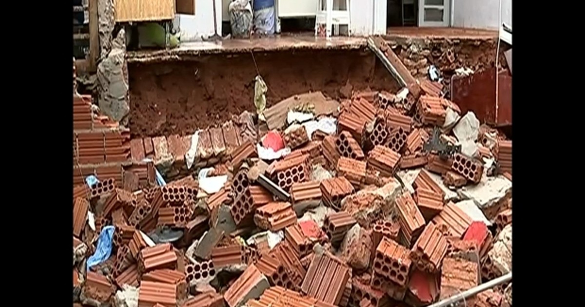 G1 - Chuva causa transtornos e alaga casas em Lins - notícias em Bauru ...