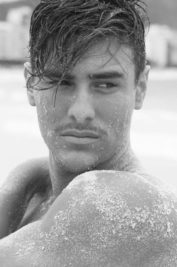 Bruno Montaleone encarna 'menino do Rio' em ensaio sexy - Quem | QUEM News