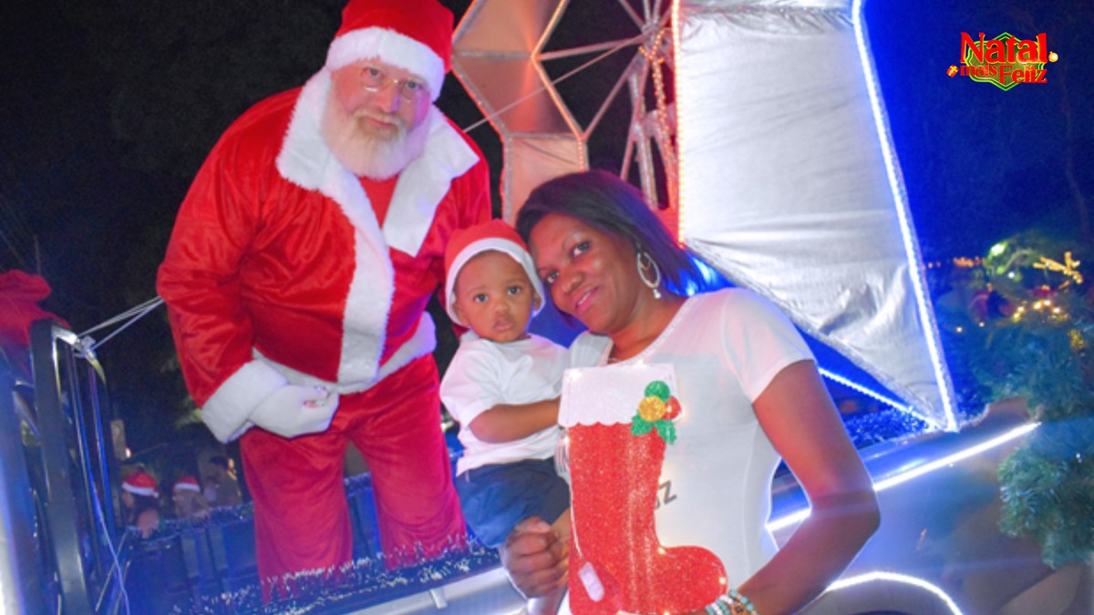 A tão esperada chegada do Papai Noel abre as festividades do Natal Mais ...