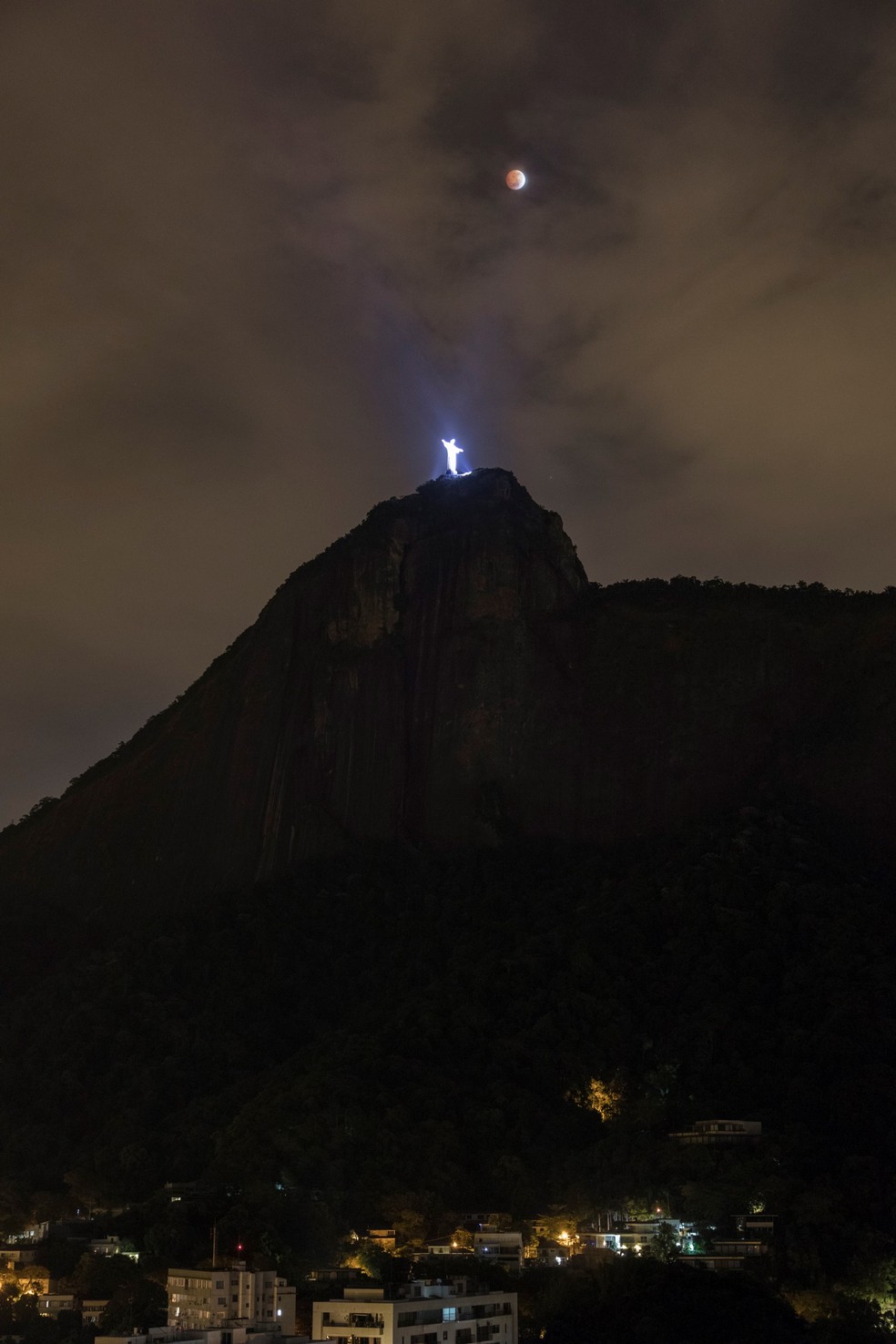 Eclipse lunar: veja imagens do fenômeno no RJ | Rio de Janeiro | G1