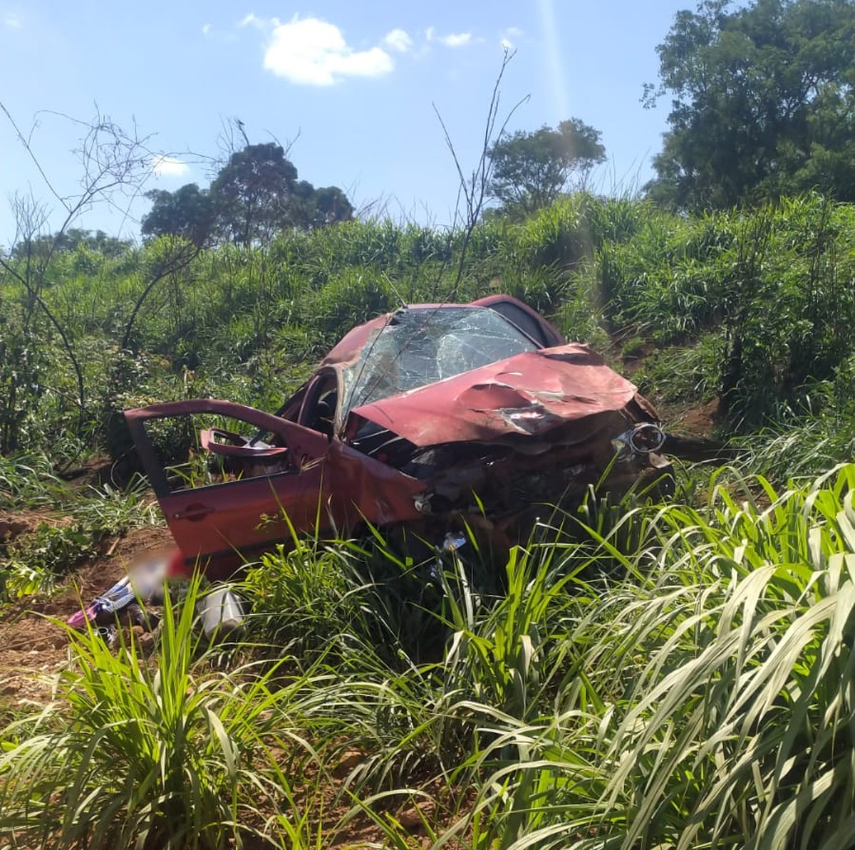Mulher morre e motorista fica ferido em capotamento na BR-365, em Patrocínio | Triângulo Mineiro ...
