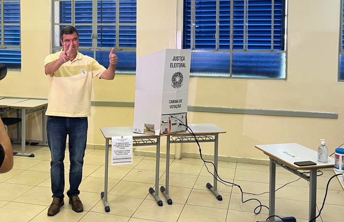 Candidato ao Governo de MS, Eduardo Riedel vota em Campo Grande | Mato ...