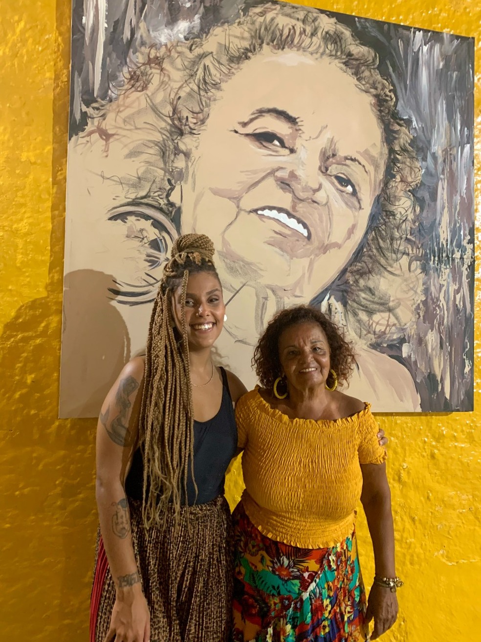 Conheça Amanda Amado, herdeira do Pagode da Tia Gessy