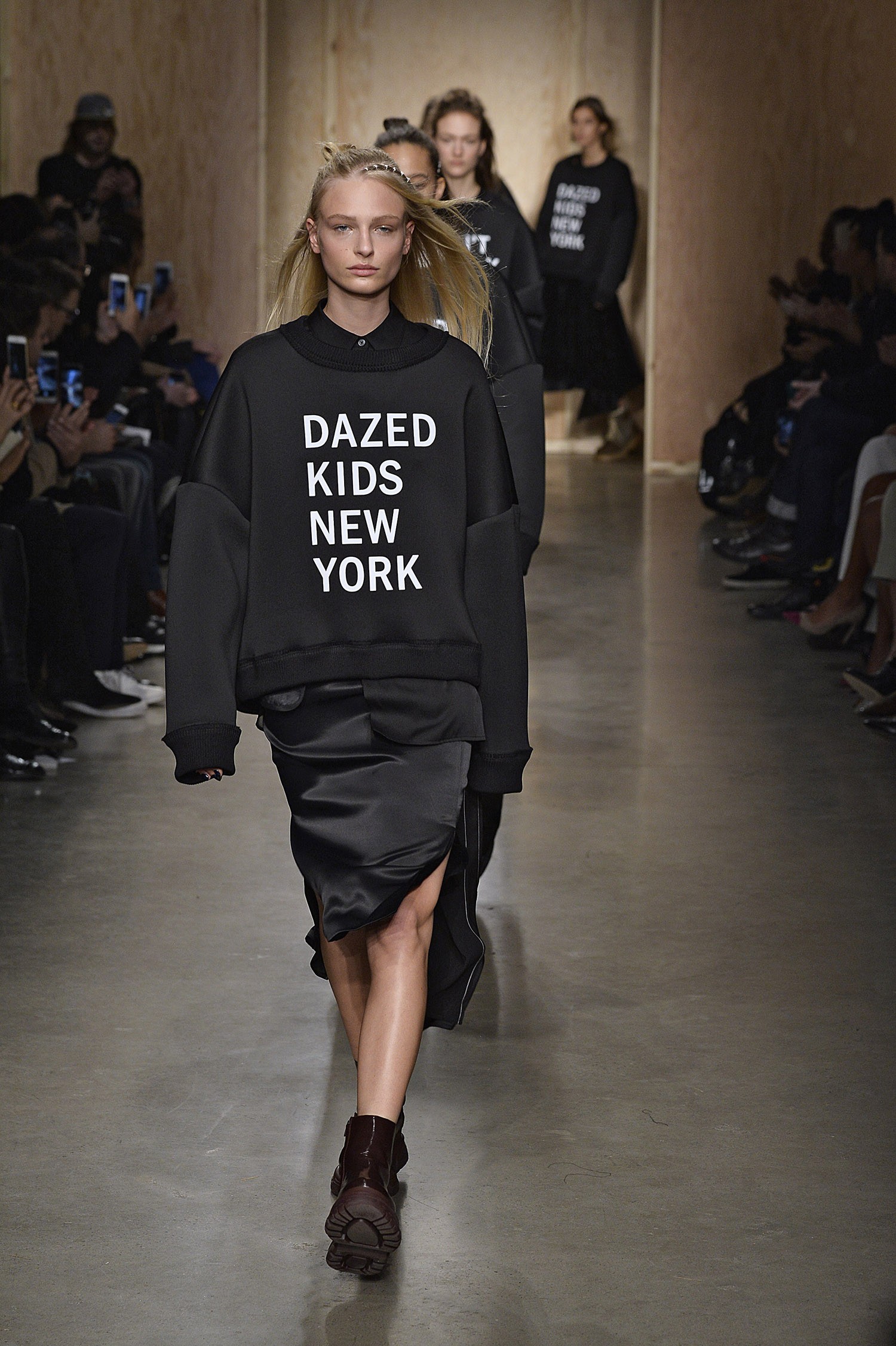 DKNY: cada vez mais conectada com as ruas | Desfiles | Vogue