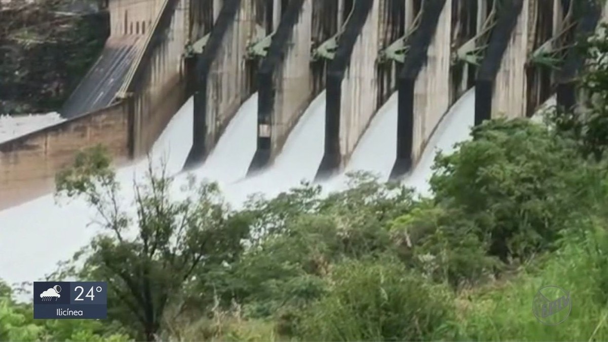 Comportas da Usina Hidrelétrica de Furnas são abertas para controle do ...