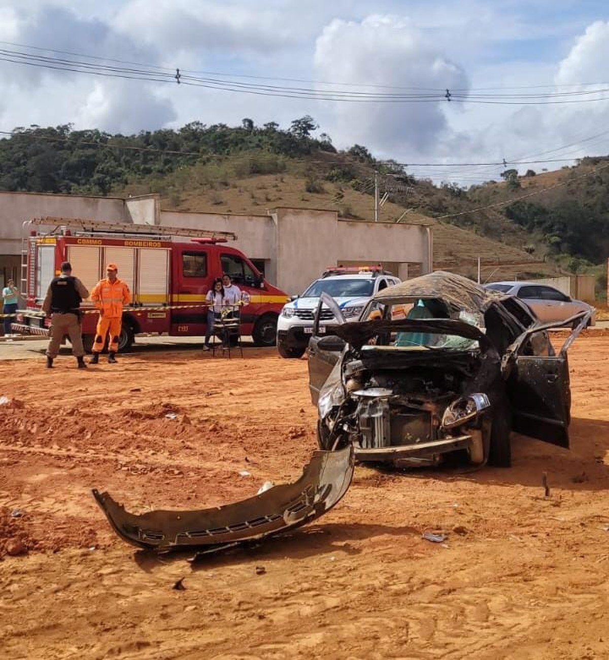 Carro cai em barranco de 50 metros e deixa duas mulheres mortas em Bugre | Vales de Minas Gerais ...