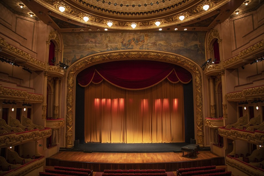 Theatro Municipal comemora 114 anos com recitais e balés gratuitos