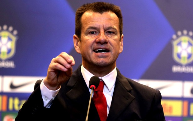 Dunga começa nova fase na Seleção sem apoio de seus conterrâneos ...