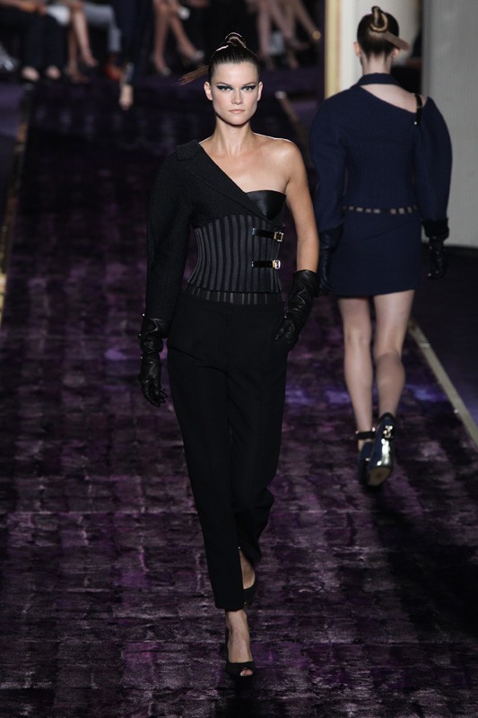 Versace | Alta-costura | Inverno 2015 | Desfiles | Vogue