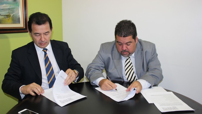 Feijó assina contrato com a TV Gazeta para transmissão do Alagoano 2015