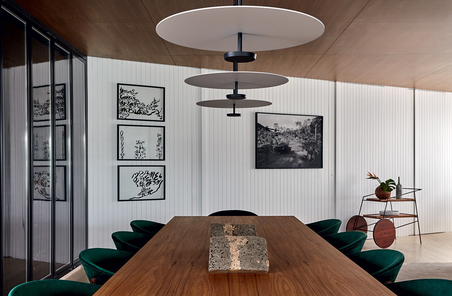 Luma Costa abre as portas de seu apartamento com ares de galeria de ...