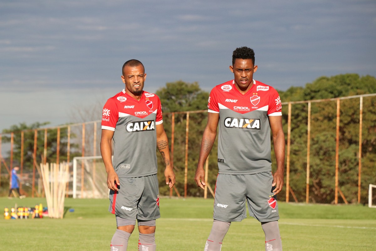 Alex Henrique chega ao Vila Nova com missão de manter boa média de gols ...
