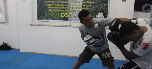Pedreiro pesa mão em busca de vaga no Mundial Amador de MMA ...