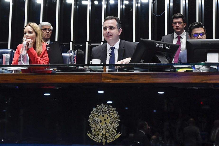 Senado aprova indicações de Bolsonaro para STJ, embaixadas e órgãos ...
