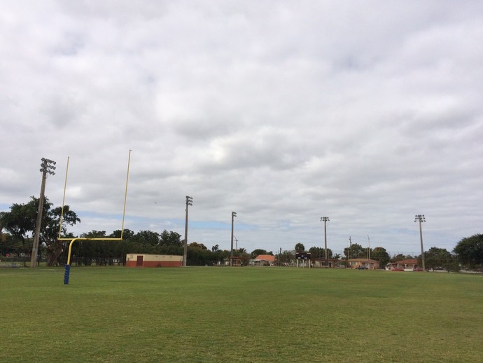 Gramado sintético e 10 mil lugares: conheça o campo de Adriano nos EUA