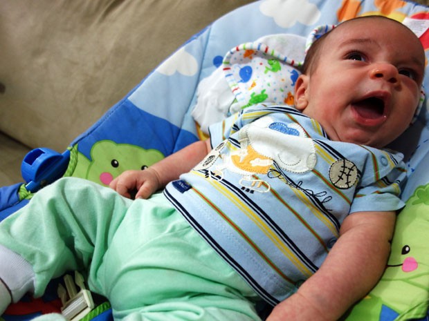 G1 - Pai diz que evitou 'tentativa e erro' ao aprender a cuidar de bebê ...