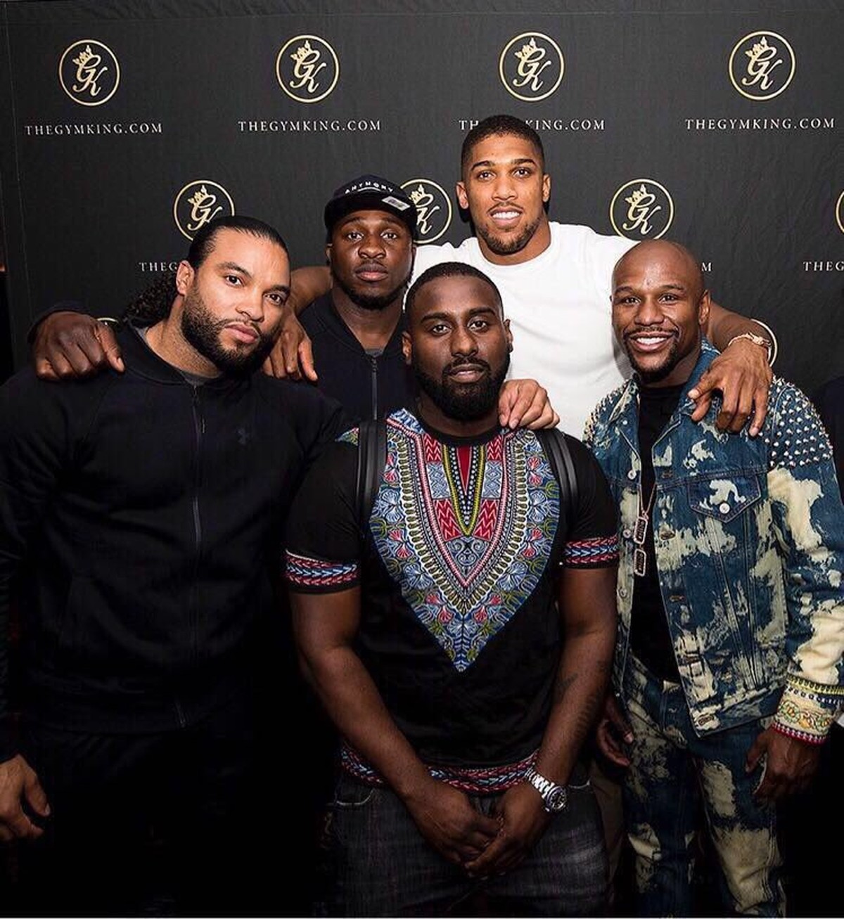 Campeão dos pesados, Joshua cava luta no card de Mayweather x McGregor ...