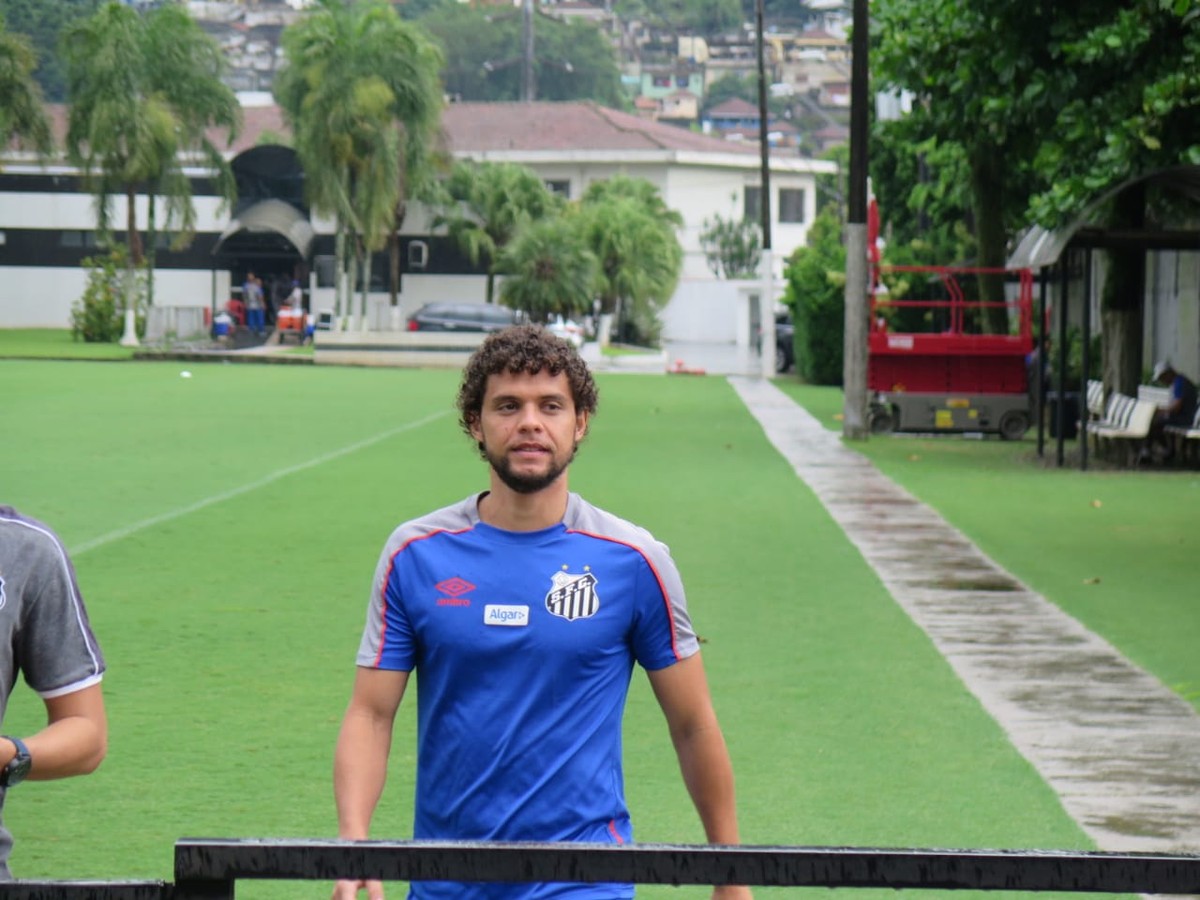 Victor Ferraz despista sobre time titular e nega favoritismo do Santos ...