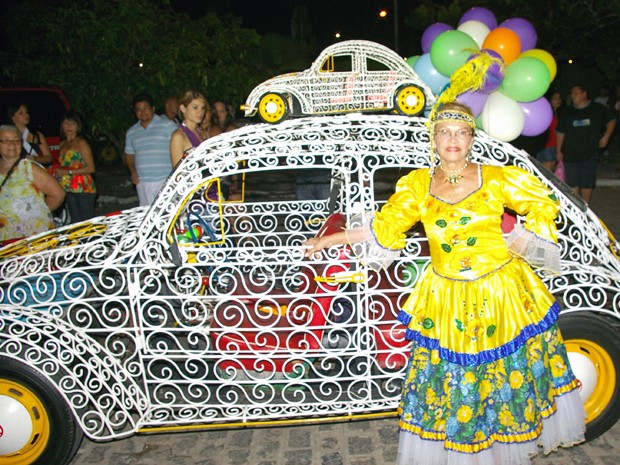 G1 - Prévia carnavalesca no Recife tem desfile de carros antigos ...