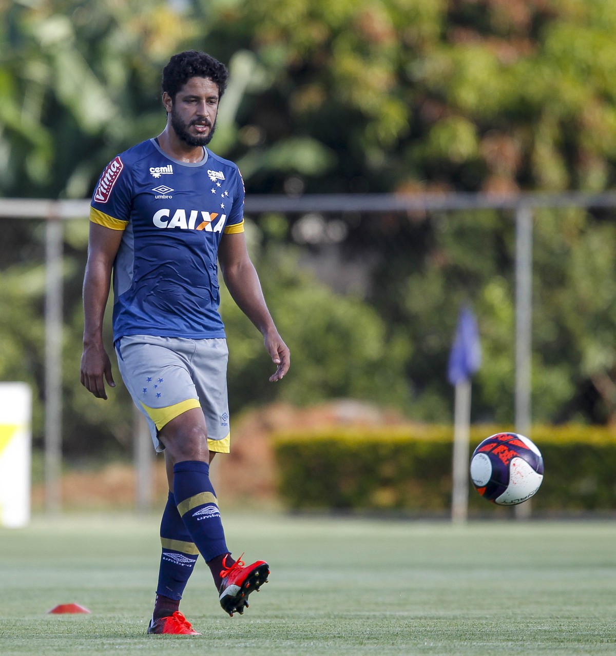 Léo busca inspiração em 2013 e 2014 para voltar da Vila com nova ...
