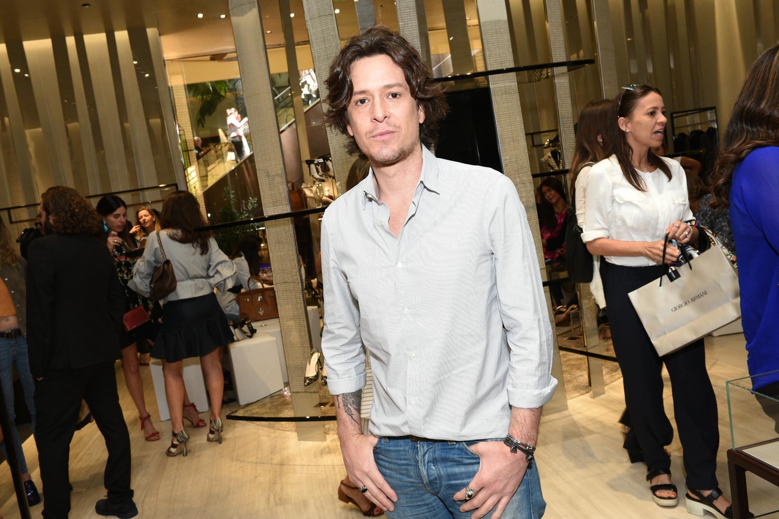 Giorgio Armani celebra chegada da coleção-cápsula New Normal ...