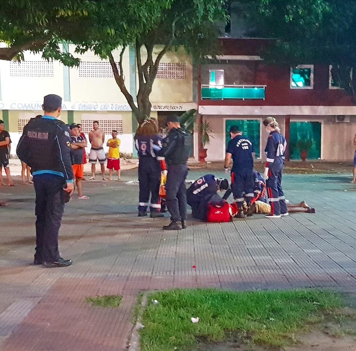 Homem é Assassinado Em Praça Pública De Fortaleza Ceará G1