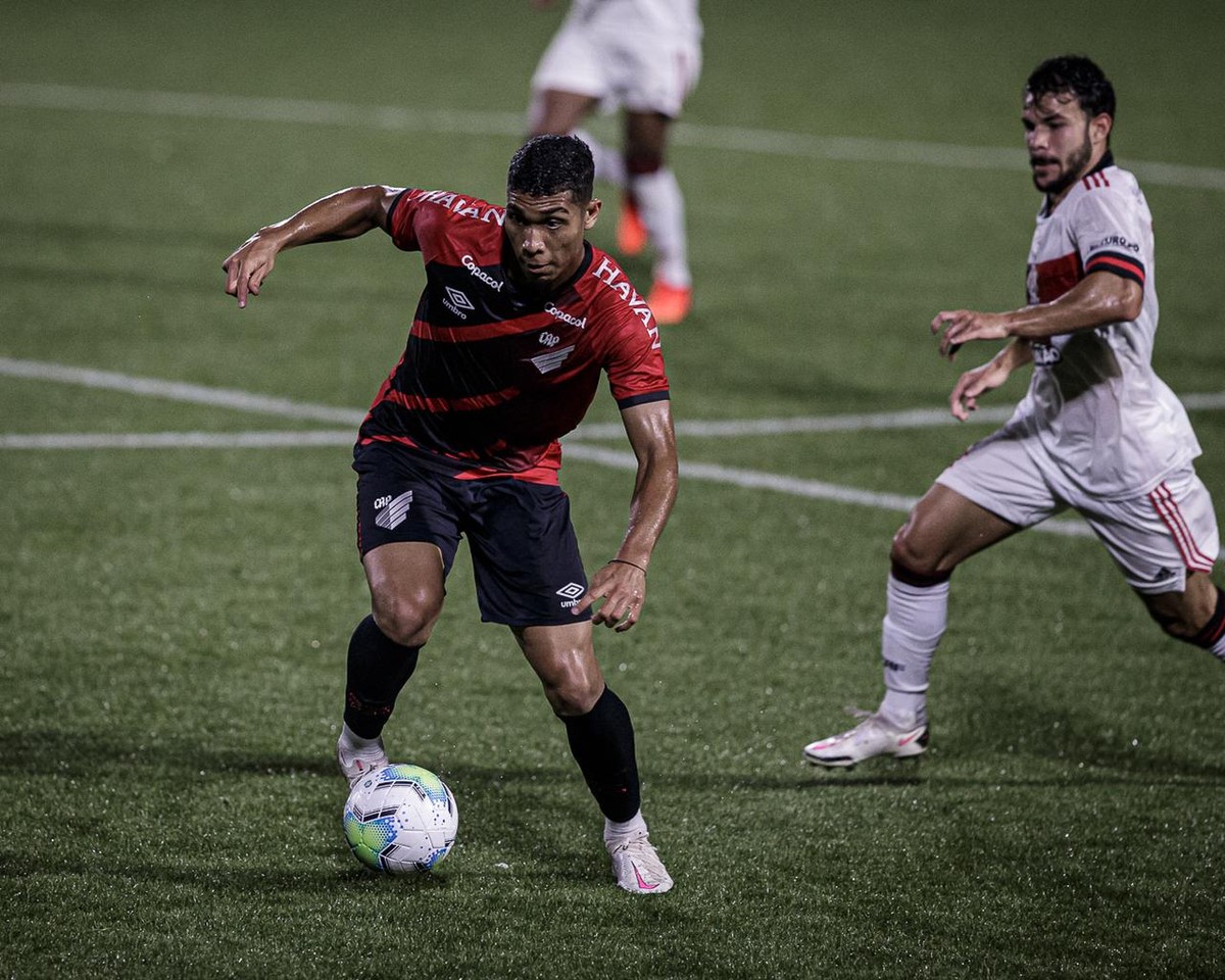 Julimar destaca o trabalho de Guanaes no Athletico sub-20: "Consegue ...