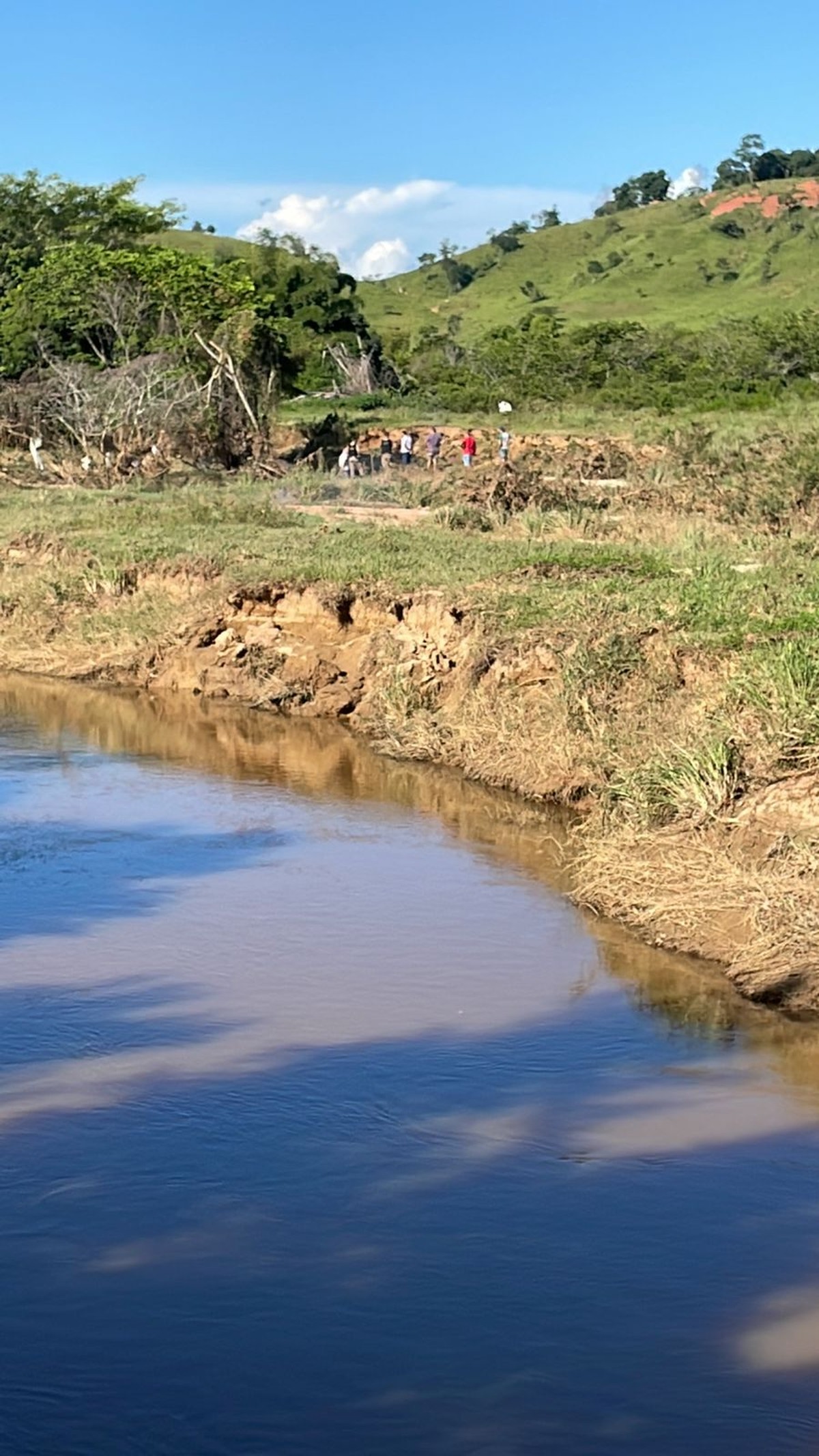 Carro de homem desaparecido há quatro anos é encontrado dentro de rio ...