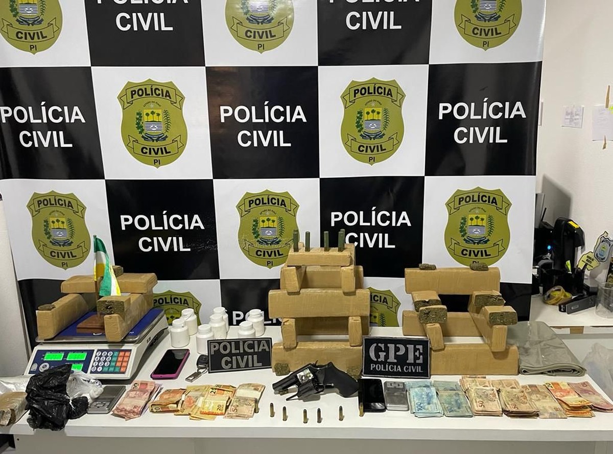 Pai E Filho São Presos Em Flagrante Com 18 Kg Drogas Dentro De Casa E