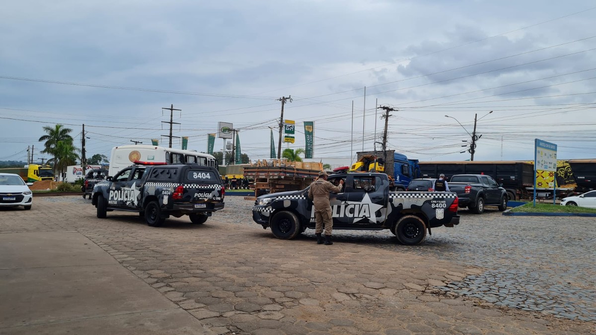 Tropa de Choque inicia desbloqueio de trecho da BR-155 , em Marabá, no ...