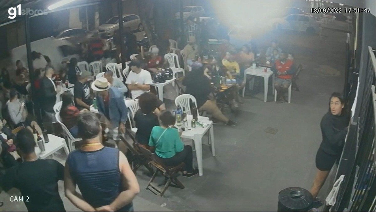 Vídeo Motorista Invade Calçada E Atropela Clientes De Bar Que