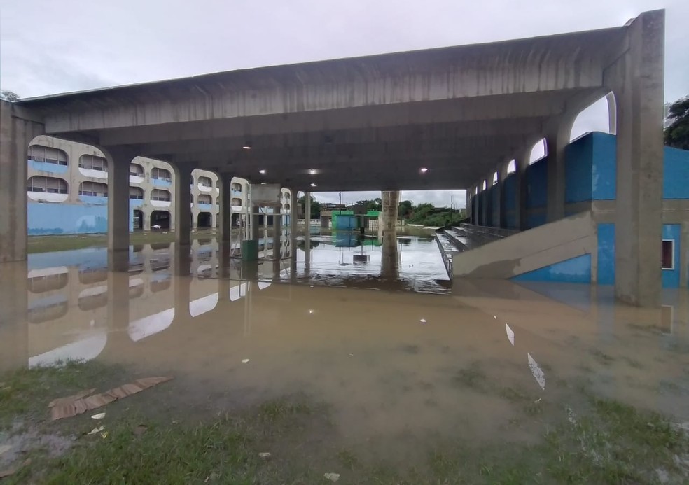 Escolas estaduais do RJ têm aulas suspensas após chuva forte | Rio de ...