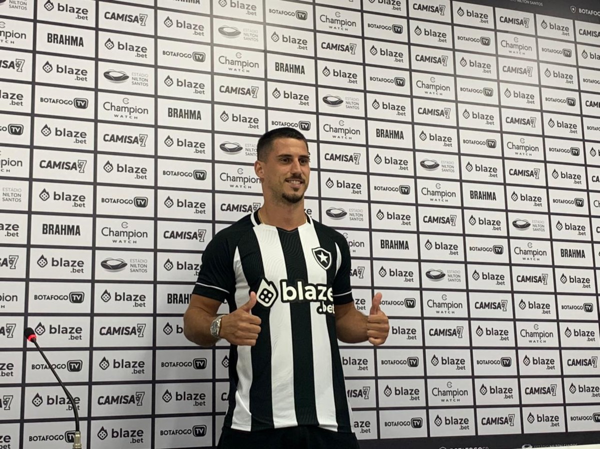 Gabriel Pires é apresentado no Botafogo e cita Dodô como ídolo ...