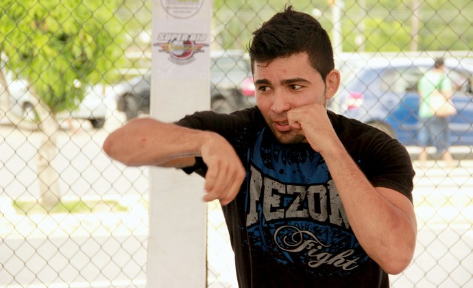 'Novo Rayner': após meses parado, ex-campeão volta a lutar no Jungle ...